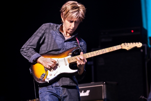 Eric Johnson: As tour hits Grand Rapids, Grammy-winning guitarist ...