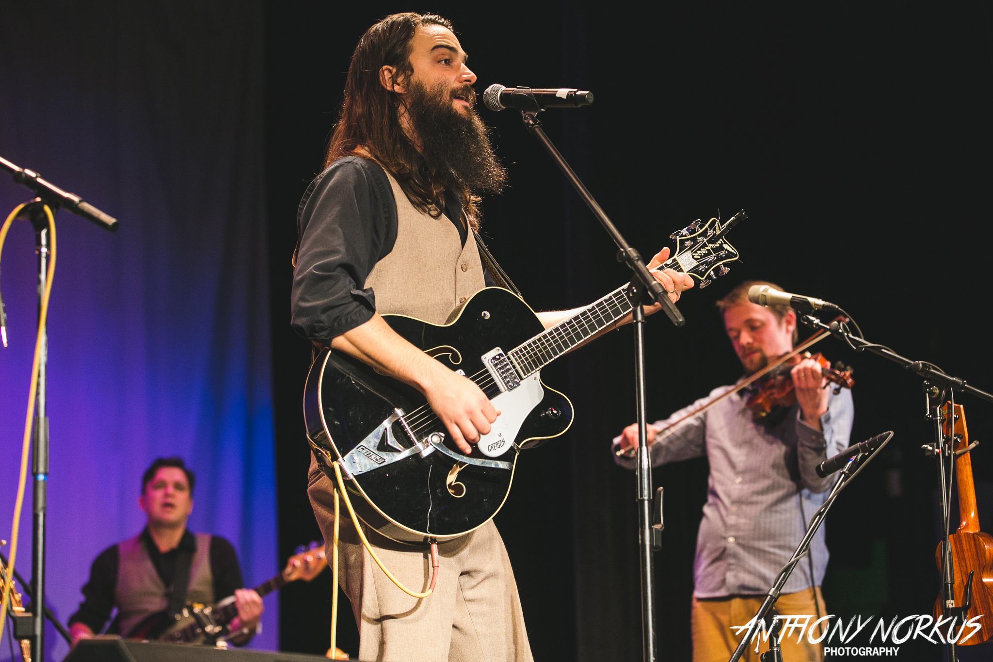 Earthwork Music stars ‘spread the joy’ on winter tour