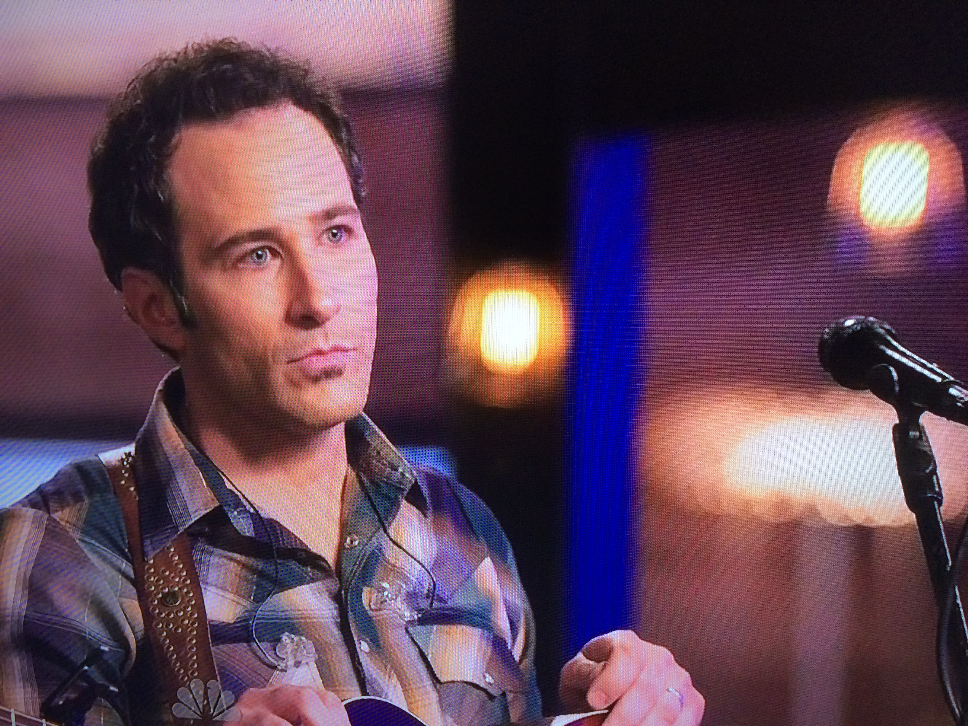 Joshua Davis narrowly survives; in Top 8 on 'The Voice'