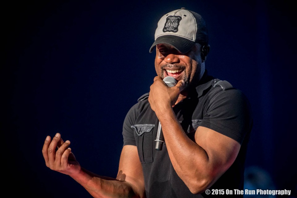 Darius Rucker rolls out country favorites and Hootie, too
