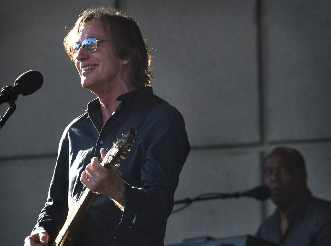Jackson Browne brings full band, ageless voice to Meijer Gardens