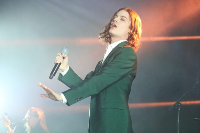 Borns brings stage savvy, pop glory to Grand Rapids for homecoming