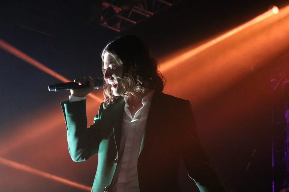 Borns brings stage savvy, pop glory to Grand Rapids for homecoming