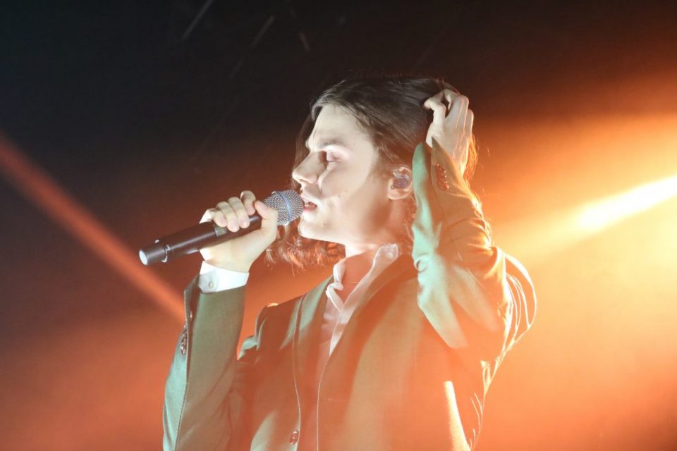 Borns brings stage savvy, pop glory to Grand Rapids for homecoming