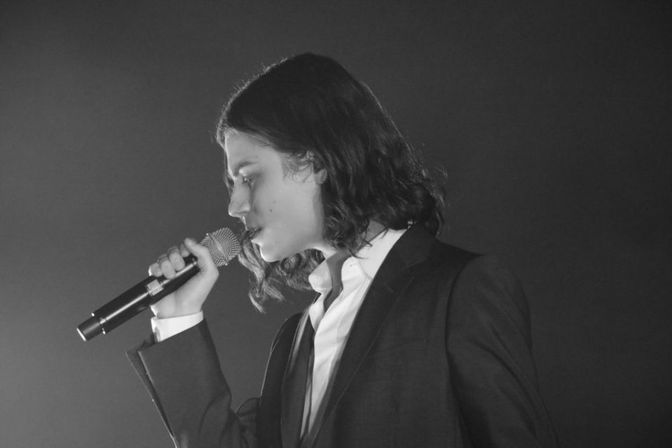 Borns brings stage savvy, pop glory to Grand Rapids for homecoming