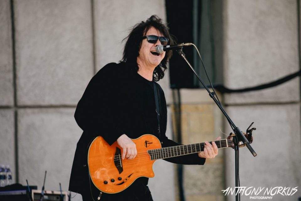 Three Dog Night oozes nostalgia, old-fashioned love songs - Local Spins