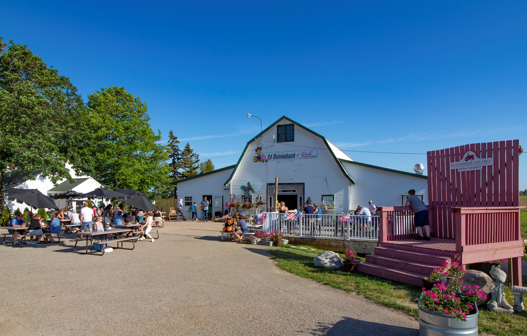 Ed Dunneback & Girls farm rejuvenates live music legacy - Local Spins