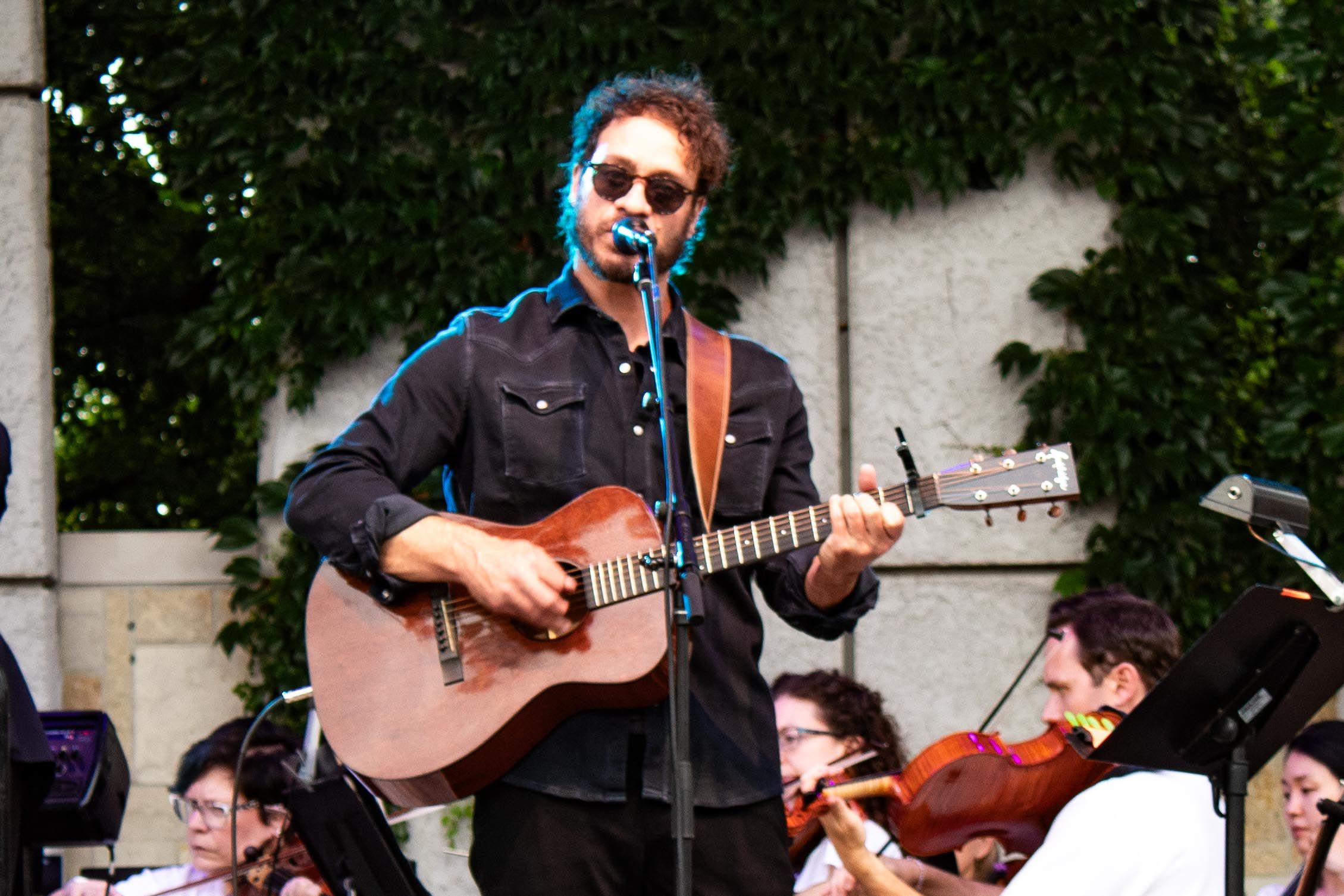 Amos Lee skirts rain and gets soulful with GR Symphony - Local Spins