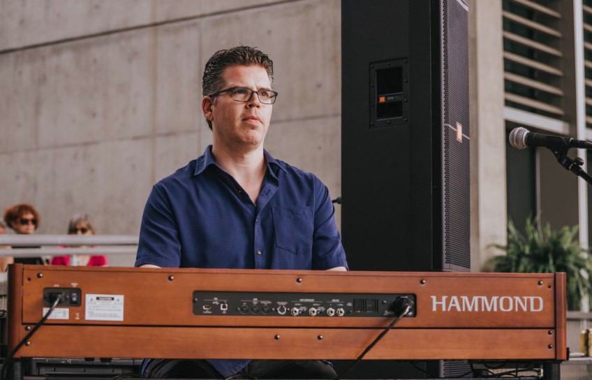 In-demand organist Jim Alfredson oozes versatility - Local Spins